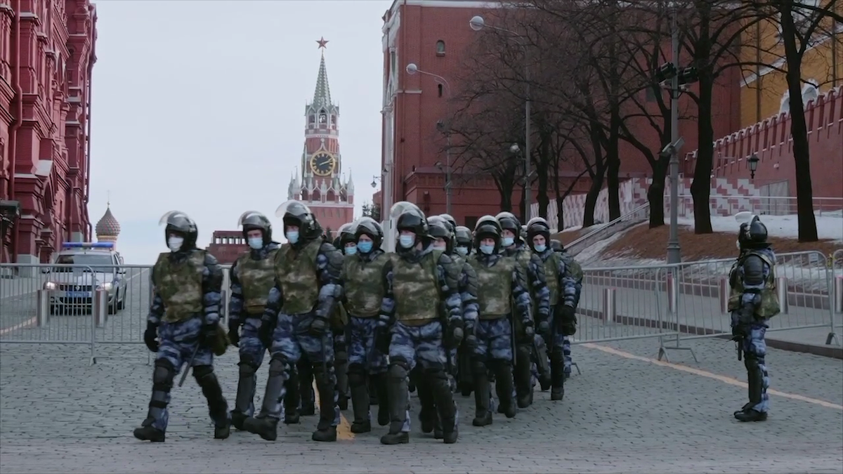 Of Caravan and The Dogs (Askold Kurov, Anonymous 1) Alemania